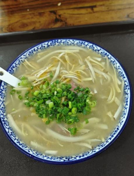 老式酸辣肚丝汤怎么做_酸辣肚丝汤正宗做法-第1张图片-山城妙识