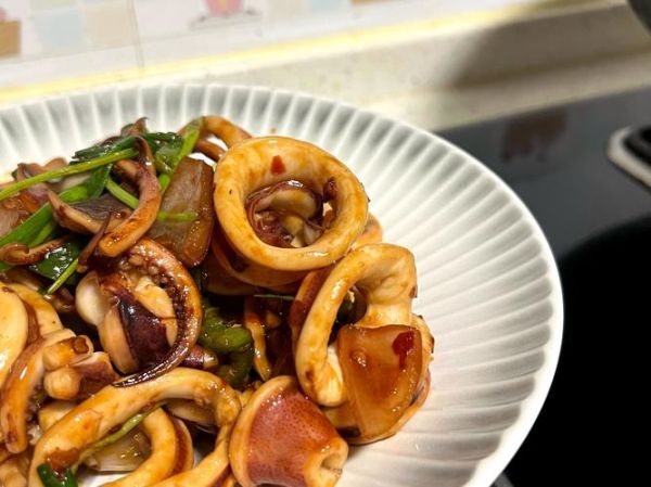 鱿鱼跟什么炒最佳搭配_家常做法大全-第1张图片-山城妙识