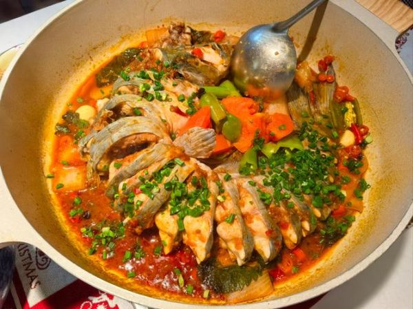 啤酒炖鲤鱼怎么做_啤酒炖鲤鱼最正宗的做法-第1张图片-山城妙识