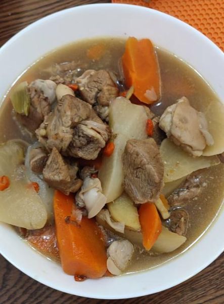 胡萝卜羊肉汤怎么炖不膻_胡萝卜羊肉汤的家常做法-第1张图片-山城妙识