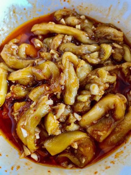 凉拌蒜泥茄子要不要放醋_蒜泥茄子醋的用量-第1张图片-山城妙识 凉拌蒜泥茄子要不要放醋_蒜泥茄子醋的用量-第1张图片-山城妙识