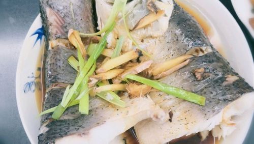 清蒸草鱼怎么做_清蒸草鱼蒸几分钟-第1张图片-山城妙识