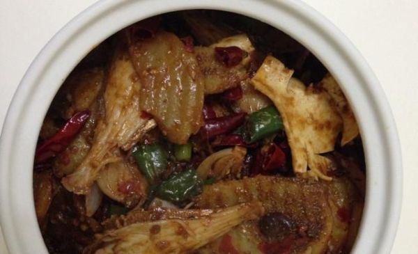 干锅耗儿鱼怎么做才正宗_正宗干锅耗儿鱼的做法窍门-第2张图片-山城妙识