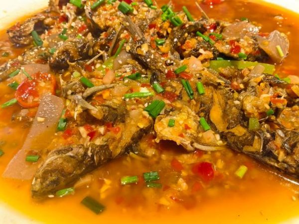 鱼炸了再焖怎么做好吃_鱼炸后焖多久才入味-第3张图片-山城妙识