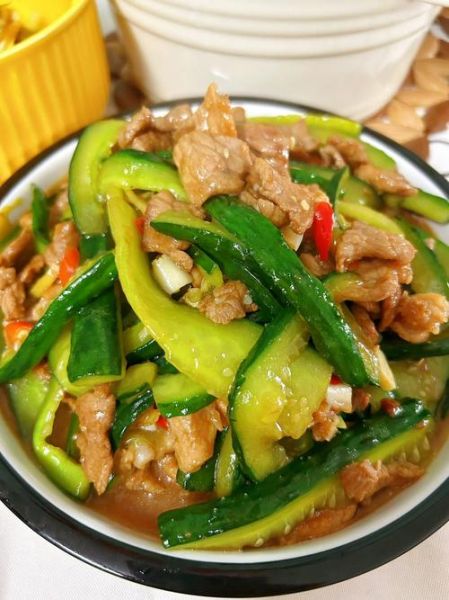 青瓜炒肉怎么做_青瓜炒肉先炒肉还是先炒瓜-第1张图片-山城妙识