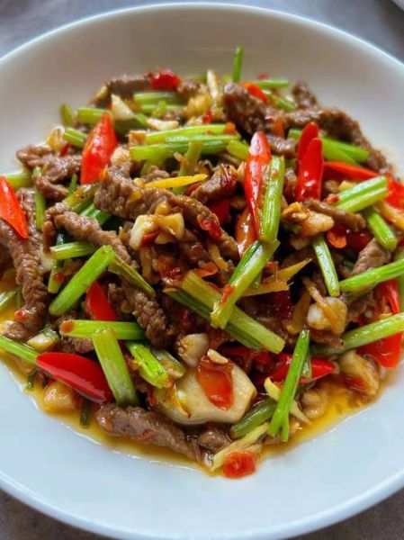 芹菜炒牛肉怎么炒才嫩_芹菜炒牛肉的家常做法-第2张图片-山城妙识 芹菜炒牛肉怎么炒才嫩_芹菜炒牛肉的家常做法-第2张图片-山城妙识
