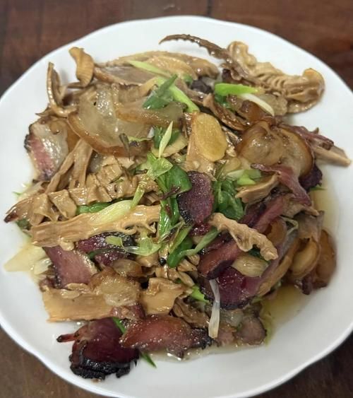 干竹笋炒肉怎么炒才嫩_干竹笋炒肉的家常做法-第1张图片-山城妙识