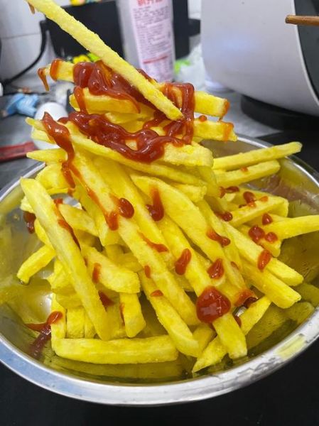 土豆炸薯条怎么做_炸薯条酥脆不回软-第1张图片-山城妙识