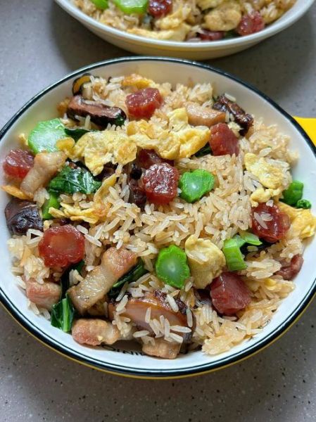 香肠腊肉炒饭怎么做_腊肉炒饭先炒什么-第1张图片-山城妙识 香肠腊肉炒饭怎么做_腊肉炒饭先炒什么-第1张图片-山城妙识