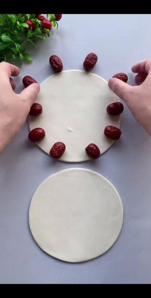 枣馒头花样做法图解_怎么做枣馒头造型好看-第3张图片-山城妙识