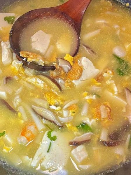 平菇三鲜汤怎么做好喝_平菇三鲜汤的家常做法-第2张图片-山城妙识