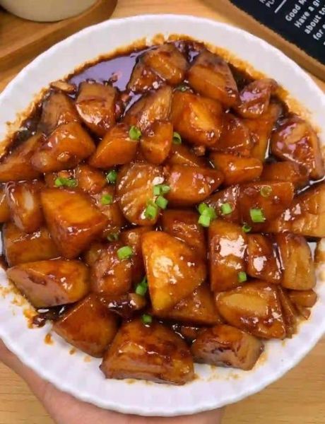 红烧土豆块怎么做才软糯入味_红烧土豆块用不用先焯水-第1张图片-山城妙识