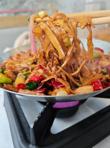 笋干炒肉怎么做好吃_笋干炒肉要不要焯水-第1张图片-山城妙识