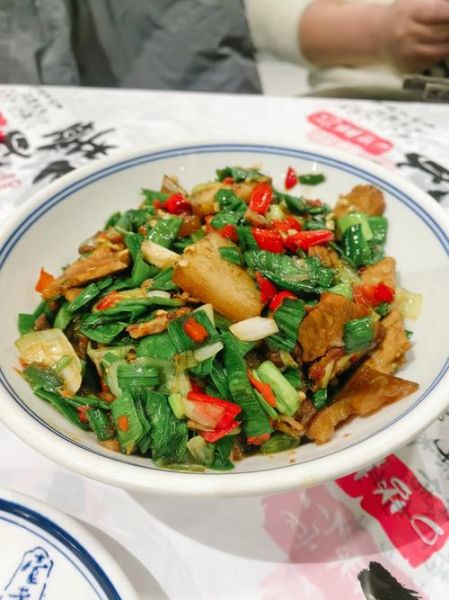 大蒜叶炒肉怎么做_大蒜叶炒肉用哪个部位肉-第2张图片-山城妙识 大蒜叶炒肉怎么做_大蒜叶炒肉用哪个部位肉-第2张图片-山城妙识