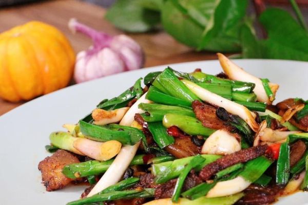 大蒜叶炒肉怎么做_大蒜叶炒肉用哪个部位肉-第3张图片-山城妙识 大蒜叶炒肉怎么做_大蒜叶炒肉用哪个部位肉-第3张图片-山城妙识