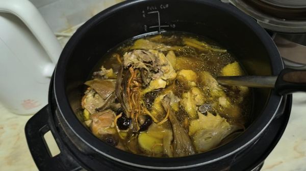 高压锅炖鸡要多久才熟_高压锅炖鸡的正确方法-第2张图片-山城妙识