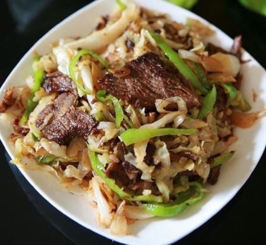甘蓝炒肉怎么做_甘蓝炒肉用哪个部位肉-第1张图片-山城妙识 甘蓝炒肉怎么做_甘蓝炒肉用哪个部位肉-第1张图片-山城妙识
