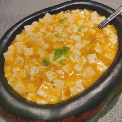 蟹黄豆腐煲怎么做_蟹黄豆腐煲的家常做法-第1张图片-山城妙识 蟹黄豆腐煲怎么做_蟹黄豆腐煲的家常做法-第1张图片-山城妙识