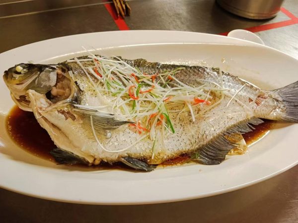 清蒸武昌鱼怎么做_正宗清蒸武昌鱼的做法-第3张图片-山城妙识