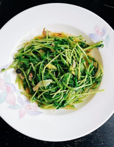 豌豆苗怎么炒好吃_豌豆苗炒几分钟才脆嫩-第1张图片-山城妙识 豌豆苗怎么炒好吃_豌豆苗炒几分钟才脆嫩-第1张图片-山城妙识