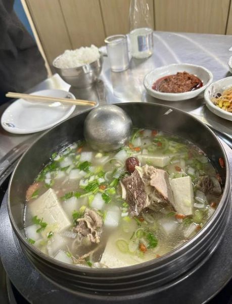 韩式牛尾汤怎么煮_牛尾汤需要焯水吗-第3张图片-山城妙识