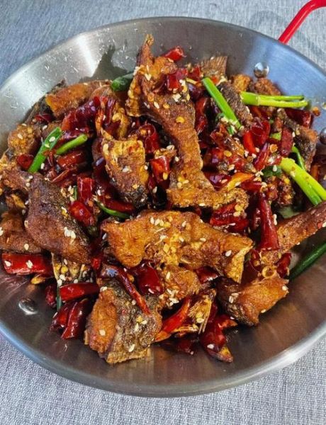 炸鲤鱼块怎么做才酥脆_炸鲤鱼块最正宗的做法-第1张图片-山城妙识