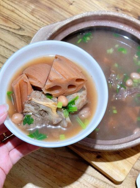 莲藕排骨汤怎么不黑_莲藕排骨汤不变黑的技巧-第3张图片-山城妙识