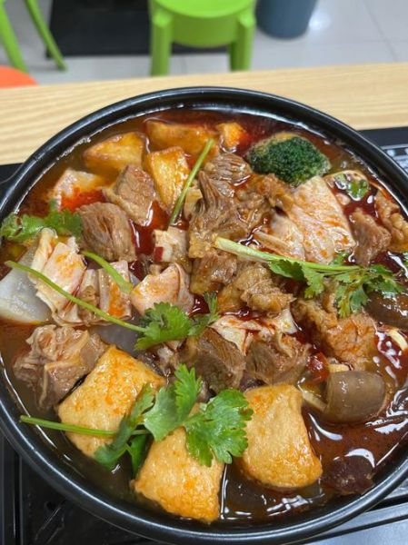 什么菜最适合炖牛肉_炖牛肉放什么蔬菜最香-第1张图片-山城妙识 什么菜最适合炖牛肉_炖牛肉放什么蔬菜最香-第1张图片-山城妙识