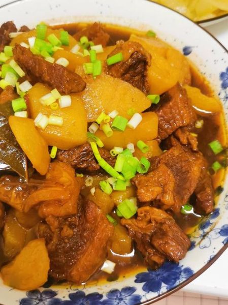 什么菜最适合炖牛肉_炖牛肉放什么蔬菜最香-第3张图片-山城妙识 什么菜最适合炖牛肉_炖牛肉放什么蔬菜最香-第3张图片-山城妙识