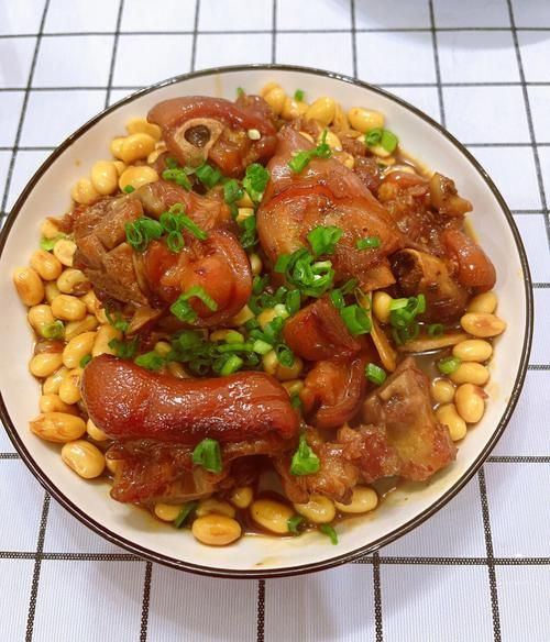 红烧猪蹄炖黄豆怎么做_黄豆炖猪蹄需要焯水吗-第2张图片-山城妙识