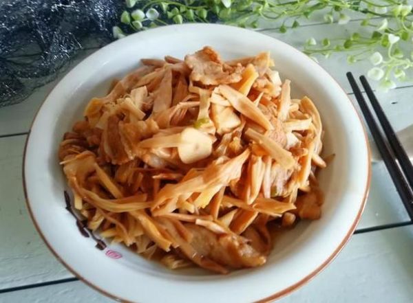 黄花菜炒肉怎么做_黄花菜炒肉的家常做法-第3张图片-山城妙识