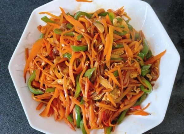 鸡蛋炒胡萝卜丝怎么炒好吃_鸡蛋炒胡萝卜丝需要焯水吗-第2张图片-山城妙识