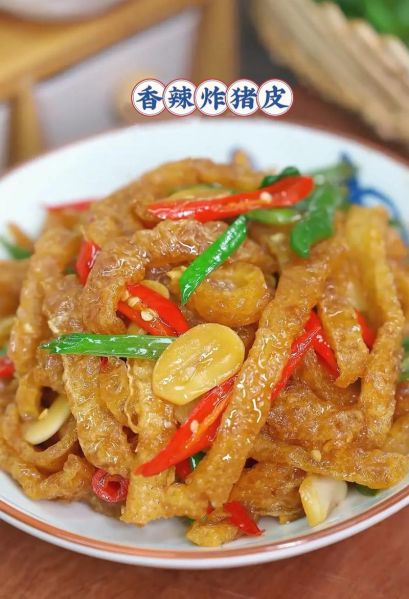 油炸猪皮怎么做好吃_油炸猪皮的做法窍门-第2张图片-山城妙识