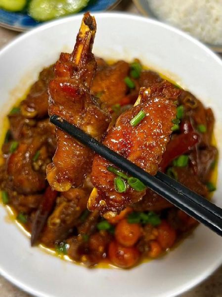 家常炖鸡块怎么做好吃_炖鸡块用什么调料最香-第1张图片-山城妙识