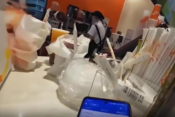 奶茶事件是什么_奶茶店卫生问题如何维权-第1张图片-山城妙识 奶茶事件是什么_奶茶店卫生问题如何维权-第1张图片-山城妙识