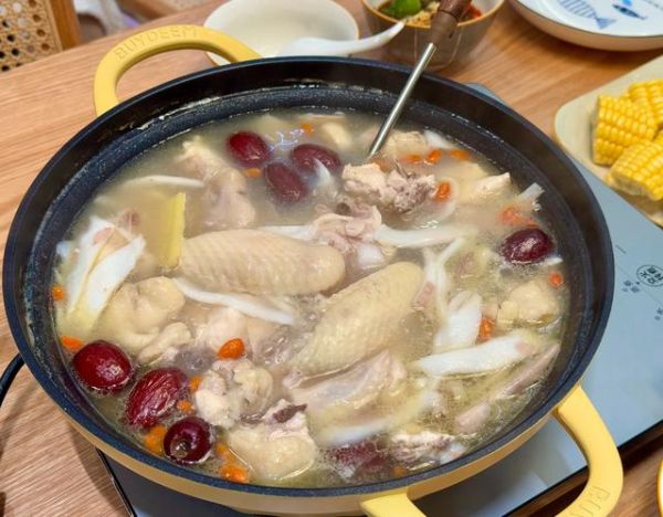 椰子煲鸡的做法大全_椰子鸡用什么椰子最好-第1张图片-山城妙识 椰子煲鸡的做法大全_椰子鸡用什么椰子最好-第1张图片-山城妙识