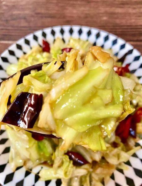 蚝油手撕包菜怎么做_蚝油手撕包菜热量高吗-第2张图片-山城妙识