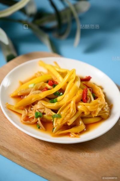 凉拌黄花菜怎么做好吃_凉拌黄花菜的做法大全-第1张图片-山城妙识