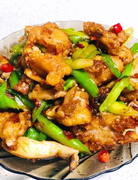 爆炒牛蛙高清大图_牛蛙怎么炒才嫩-第1张图片-山城妙识