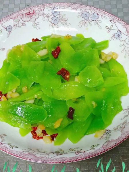 炒莴笋的家常做法_莴笋怎么炒才脆嫩-第1张图片-山城妙识 炒莴笋的家常做法_莴笋怎么炒才脆嫩-第1张图片-山城妙识