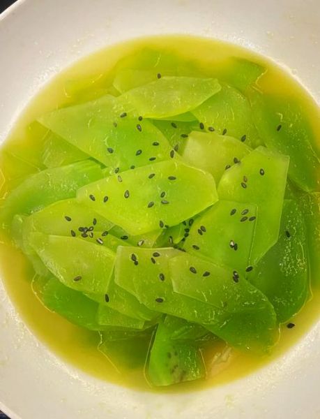 炒莴笋的家常做法_莴笋怎么炒才脆嫩-第2张图片-山城妙识 炒莴笋的家常做法_莴笋怎么炒才脆嫩-第2张图片-山城妙识