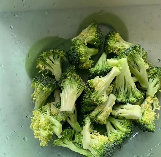 西兰花要不要焯水_焯水后营养会流失吗-第1张图片-山城妙识