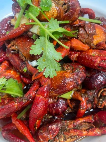 油焖小龙虾怎么做_油焖小龙虾需要焯水吗-第1张图片-山城妙识