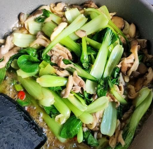 炒蘑菇怎么炒才好吃_炒蘑菇要不要焯水-第1张图片-山城妙识