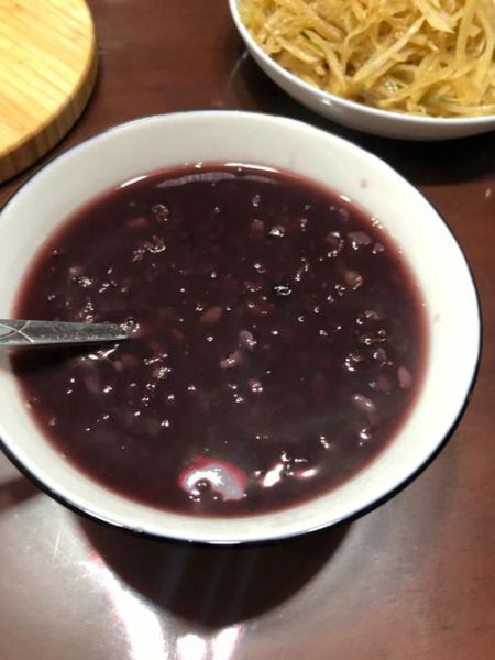 紫米粥怎么煮_紫米粥需要提前泡多久-第3张图片-山城妙识 紫米粥怎么煮_紫米粥需要提前泡多久-第3张图片-山城妙识