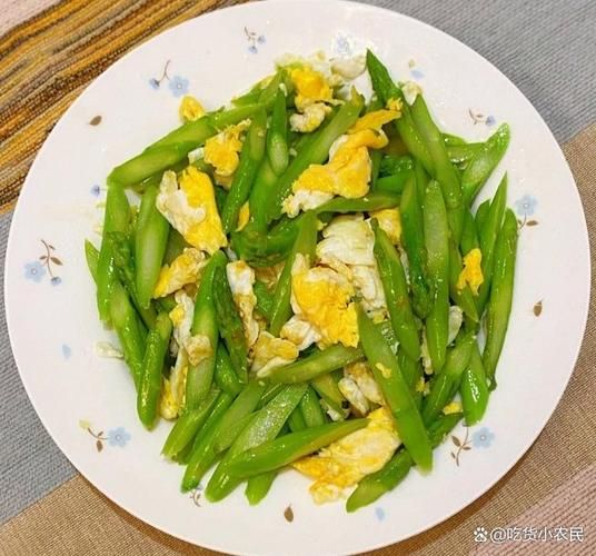 芦笋炒鸡蛋怎么炒才嫩_芦笋炒鸡蛋要不要焯水-第1张图片-山城妙识