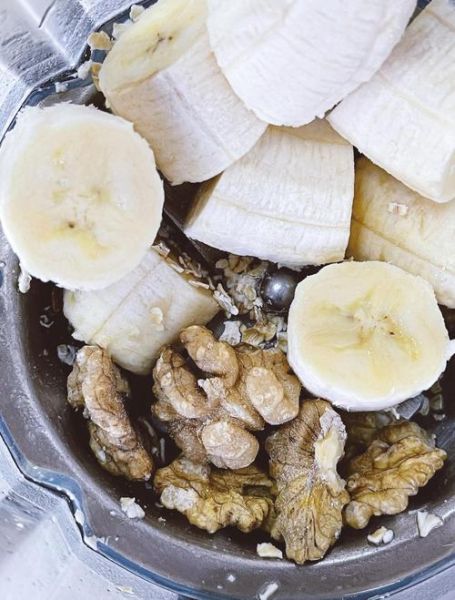 香蕉奶昔用破壁机怎么做_破壁机香蕉奶昔要加水吗-第3张图片-山城妙识