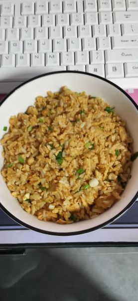 黄金鸡蛋炒饭怎么做_黄金蛋炒饭不粘锅技巧-第1张图片-山城妙识