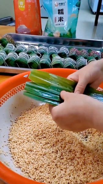 枕头粽怎么包_枕头粽包法图解-第1张图片-山城妙识 枕头粽怎么包_枕头粽包法图解-第1张图片-山城妙识