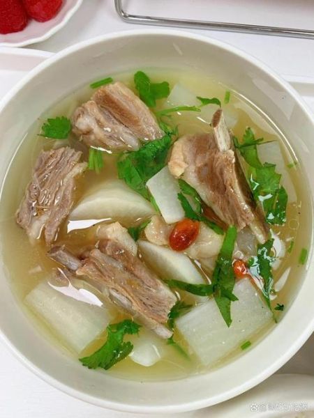 白萝卜炖羊排怎么做_羊排炖萝卜要不要焯水-第1张图片-山城妙识